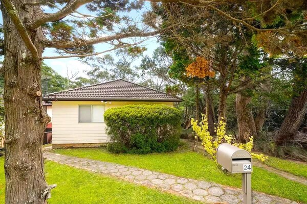 Godfrey's Cottage - Godfrey's Cottage | Comfortable Home, 3 Bedroom, Deck, Reverse Cycle A/c, Bbq - Blue Mountains