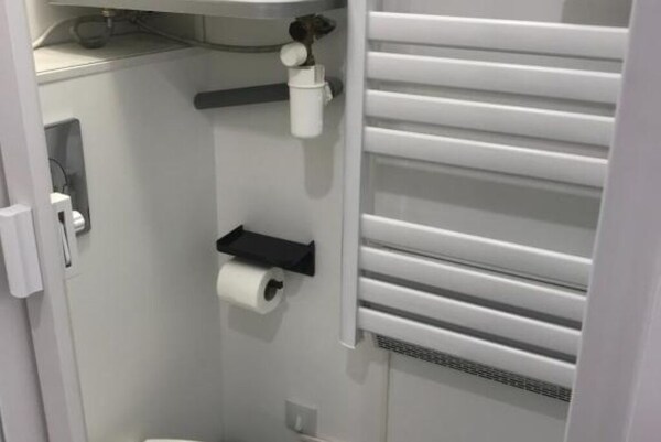 6 Next To Paris - ibis budget Paris Porte de Vincennes