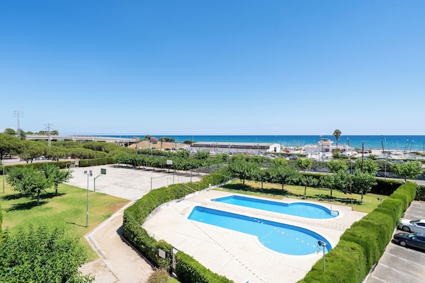 Apartment 'Vistas Al Mar' With Sea View, Shared Pool And Air Conditioning - Torredembarra