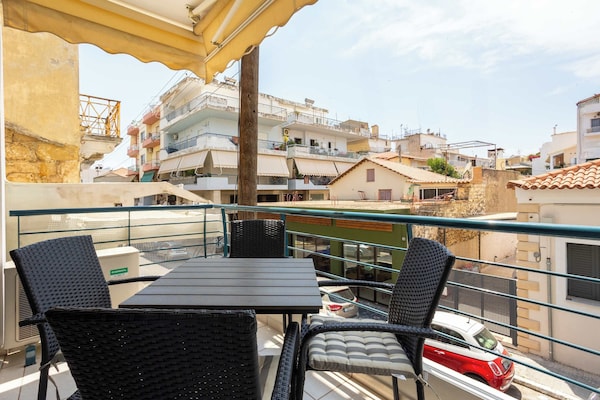 Kalamata City Nest, Ypapanti Cozy & Bright Getaway - Kalamata