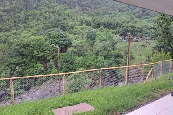 In The Heart Of The Verzasca Valley (Casa Bianca Garden) - Sonogno