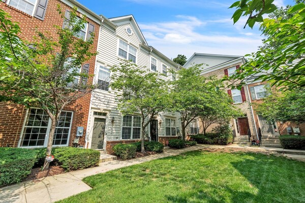 Charming 3-bedroom Townhome With Ac, Wifi, Free Parking In Lovely Washington, Dc - Huntington, VA