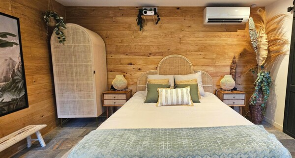 Samadhi, Gîte Avec Jardin, Clim, Jacuzzi, Parking Privé, Animaux Acceptés - Toulon