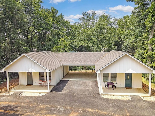 Peacock Cottage/3 Blks To Downtown Nac/king Bed/wifi/covered Parking - Nacogdoches, TX