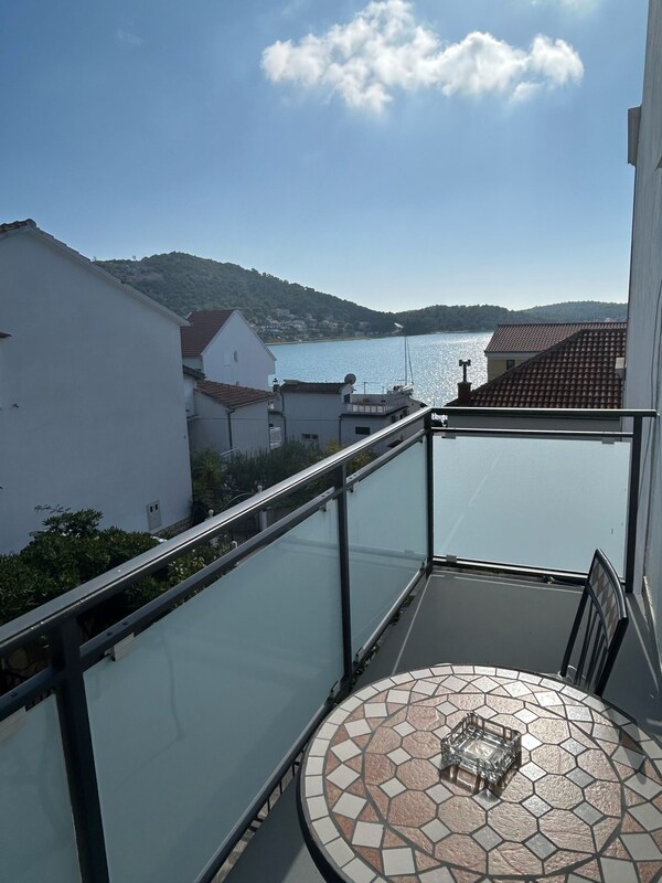 Chich Studio Apartment In Tisno - Pirovac