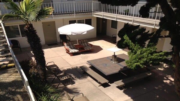 Cozy 1-bedroom Condo Steps To The Sand In Charming Carpinteria With Wifi  Cable - Carpinteria, CA