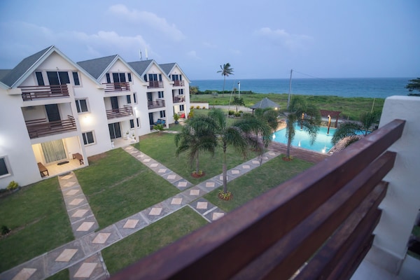 Oceanfront Bliss At Crown Point Tobago - Tobago