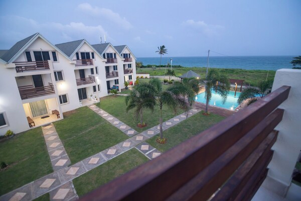 Oceanfront Bliss At Crown Point Tobago - Tobago