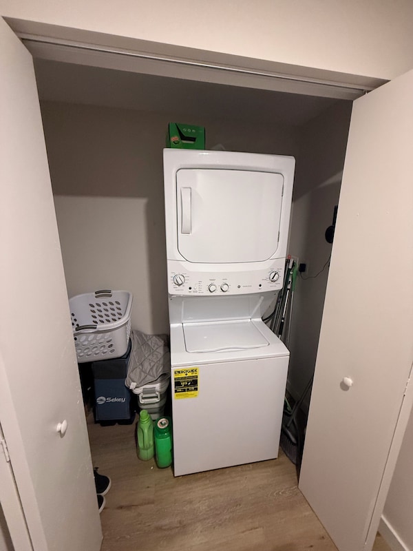 Top-floor 2/2 Furnished Apt W/ View, Amenities, Parking Month-to-month! - Miramar, FL