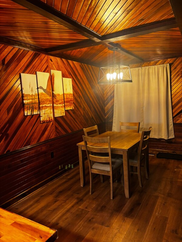 Charming 2-bedroom Cabin In Springville With Over An Acre Yard! - Kentucky Lake