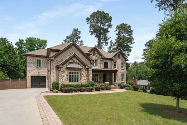 Modern Atlanta Luxury  5br/5.5ba With Gourmet Chefs Kitchen & Grand Interiors - Sandy Springs, GA