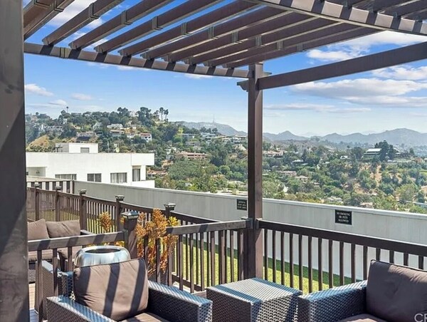 Hollywood Hills Apartment For Rent - Los Ángeles, CA