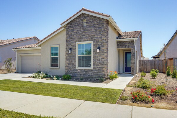 9 Mi To Dtwn Bakersfield: Pet-friendly Home - Bakersfield, CA