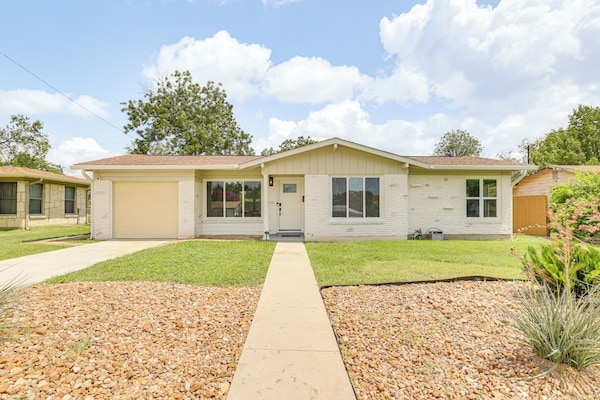 Yard & Furnished Patio: San Antonio Bungalow - San Antonio