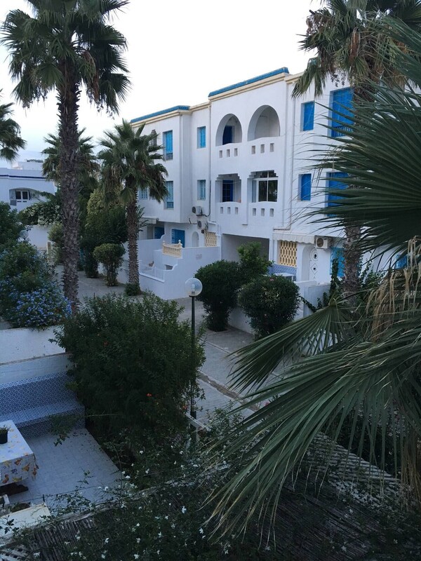 3-bedroom Apartment On The Seafront, Quiet Location Between Hammamet And Nabeul - Nabeul