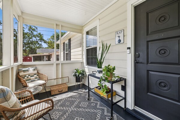 Avondale Deckhouse: Walk/bike To Shops & Eats - Jacksonville, FL