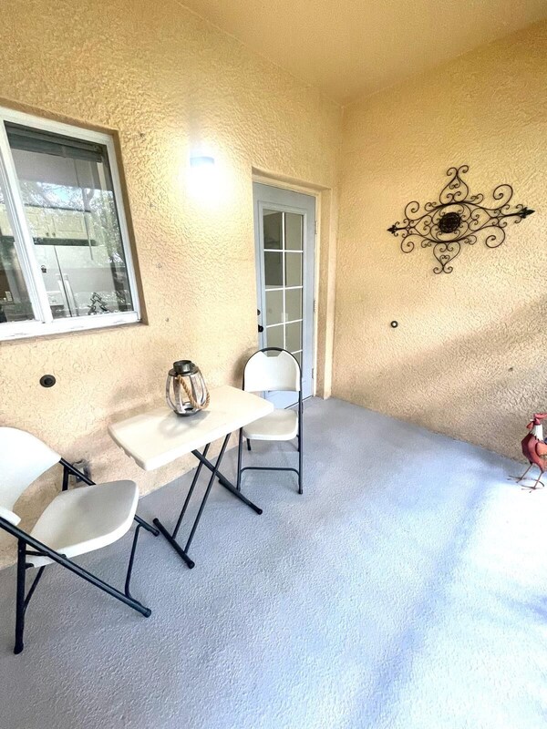 Cozy 3-bedroom 2 Bathroom Condo With Ac, Wifi In Awesome Fort Myers, - Fort Myers, FL