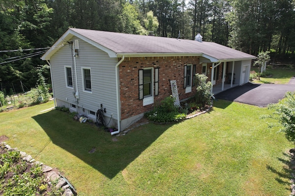 Catskills Getaway: 3br Retreat W/ Media Room, Near Casino, Bethel Woods & More! - Rock Hill, NY