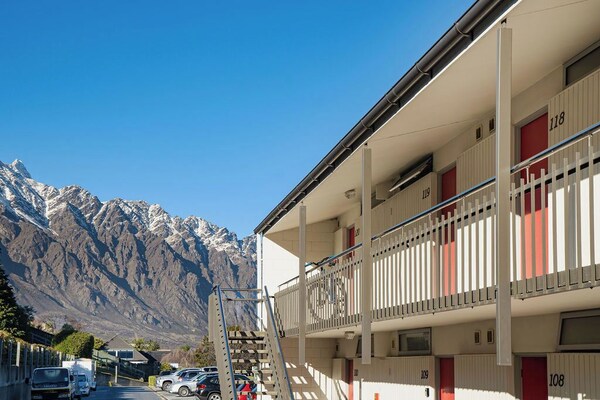 Lake Wakatipu Couples Retreat With Million Dollar Views - Queenstown