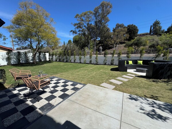 Safe Neighborhood Charming 3-bedroom House With Ac, Wifi In Thousand Oaks - サウザンドオークス, CA