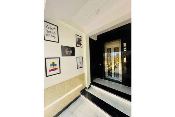 The Puzzle By Prahar Homes Apt 10 - New Delhi Indira Gandhi Airport (DEL)