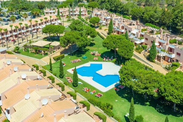 Villa 'Filó , Vila Sol With Pool' With Shared Pool, Wi-fi And Air Conditioning - Vilamoura