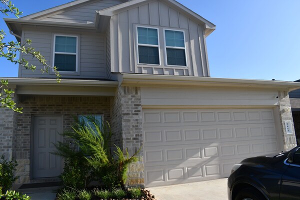 3-bedroom Apartment With Swimming Pool In Spring Texas, 15 Mins To The Airport! - Spring, TX