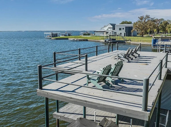 6-bedroom Lake View Villa Sleeps 20 Near Dallas - Log Cabin, TX