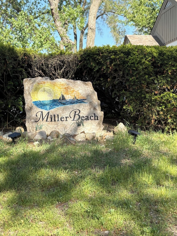 Cozy 3-bedroom Condo With Ac, Wifi In Charming Miller Beach - Gary, IN