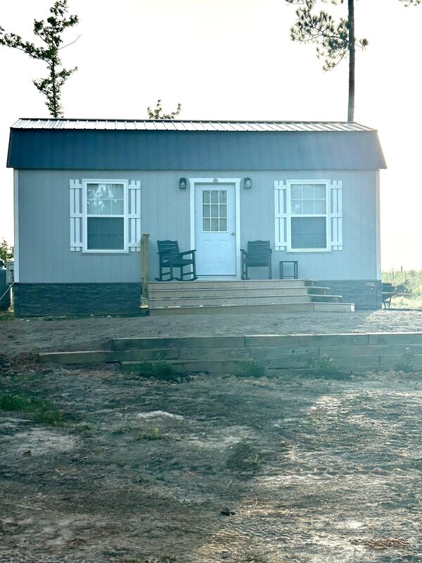 Adorable, Quiet, And Rural Tiny Home With Porches! 1bedroom/1 Bath +Loft - Vernon Lake, LA