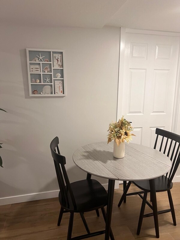 Cozy And Clean Homestay Basement Suite In Chappelle Community Of Sw Edmonton - Alberta