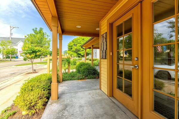 Pebble Hideaway-downtown Douglas And Close To Beach! - Holland, MI