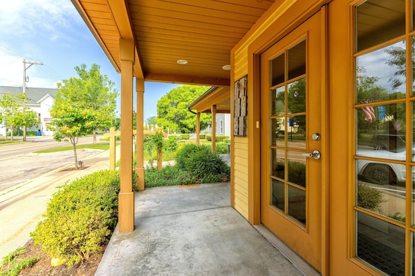 Pebble Hideaway-downtown Douglas And Close To Beach! - Holland, MI