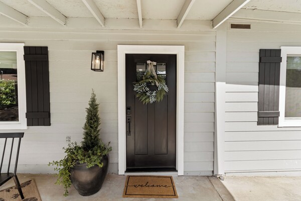 Cottage On King: Stylish And Comfortable In The Country! - Roseville, CA