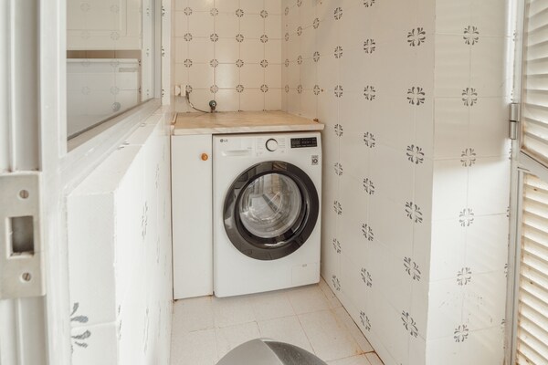 Espinho Modern 3 Bedroom Apartment By Vacationy - Espinho