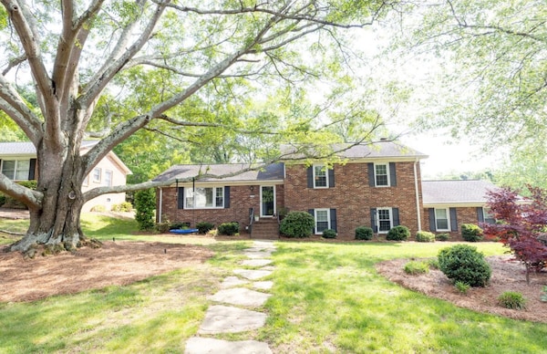 Spacious Family Retreat - Greenville, SC