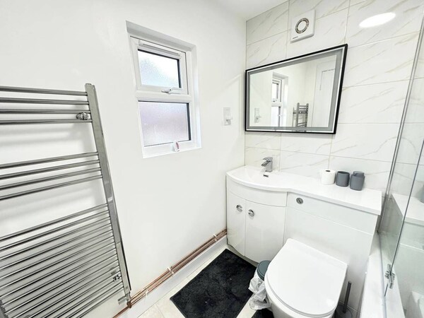 Southsea 4-bed Seaside Retreat- Sleeps 11 & Garden - Portsmouth