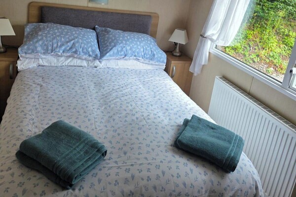 Cholwell 3-bed Lodge, Sleeps 6, Pet Friendly - Devon