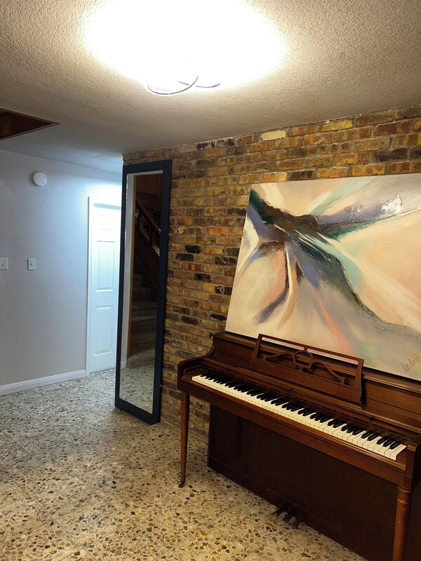 Spacious 5-bedroom House With Ac, Wifi In Awesome Houston - Houston, TX