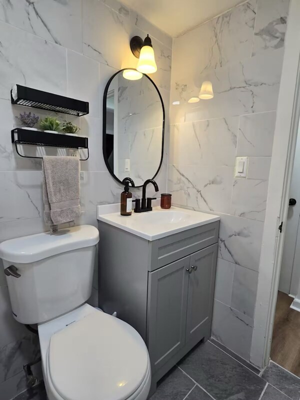 Charming 2-bedroom House With Wifi, Ac In North Bergen - 에지워터