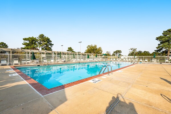 Mallard Lakes Condo W/community Pool, Tennis & Basketball Court - Fenwick Island, DE