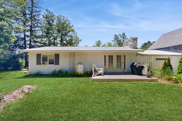 Intown Home W/ Views, Private Deck & Firepit; Close To Mt. Cranmore - Conway, NH