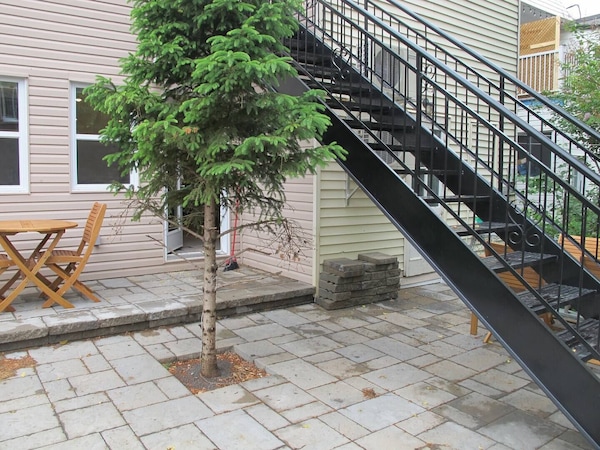 Charming 2br Townhouse W. Parking In Quiet Neighbourhood - 蒙特婁