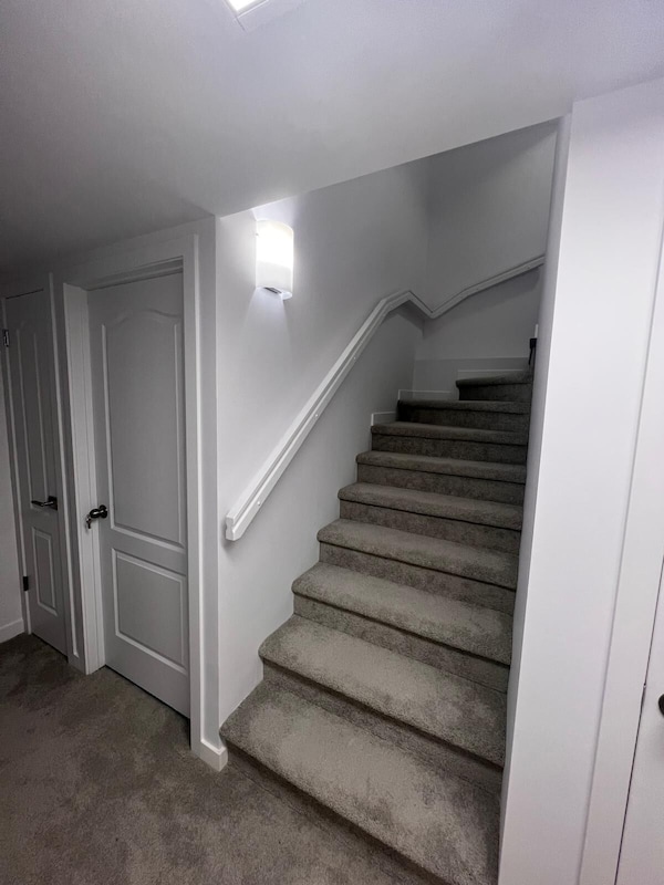 Well Furnished Cozy 1 Bedroom Basement Suite With Private Entrance - Manitoba
