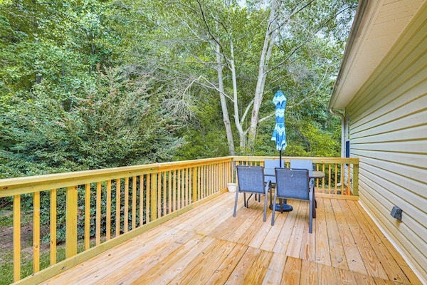 7 Mi To Dtwn Covington: Bright Home W/ Deck & Yard - Conyers, GA
