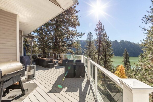 Breathtaking Lake Fernan Views & Cozy Comforts - Coeur d'Alene, ID