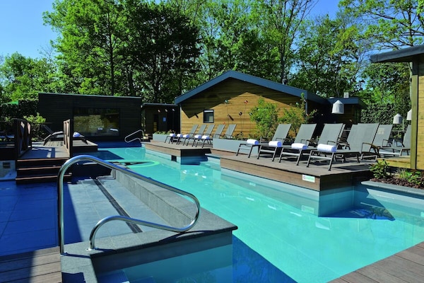 Recharge In 2 Soothing Haven Steps From The Ocean | Wellness & Pool Access - Kamperland