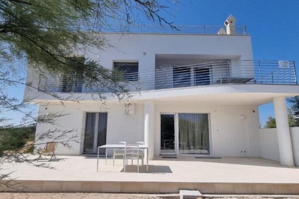 Seafront Juniper Apartment With Large Veranda, 20m From The Crystal Clear Sea. - Campomarino