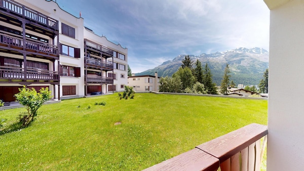 Alpine Charm In St. Moritz Stylish & Close To Town - Sankt Moritz