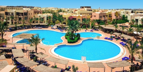 Resort Retreat In 2 Stylish Rooms With Outdoor Pool And Free Parking - Hurgada